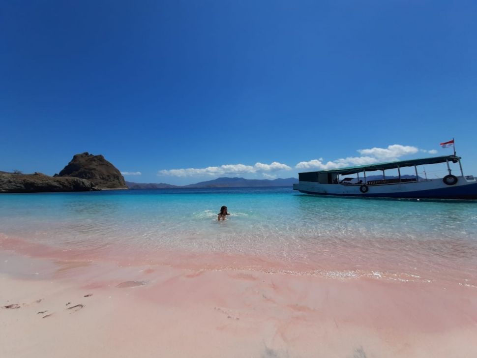 Kenapa Pasir Pink Beach LABUAN BAJO Berwarna Merah Muda | IndoForum