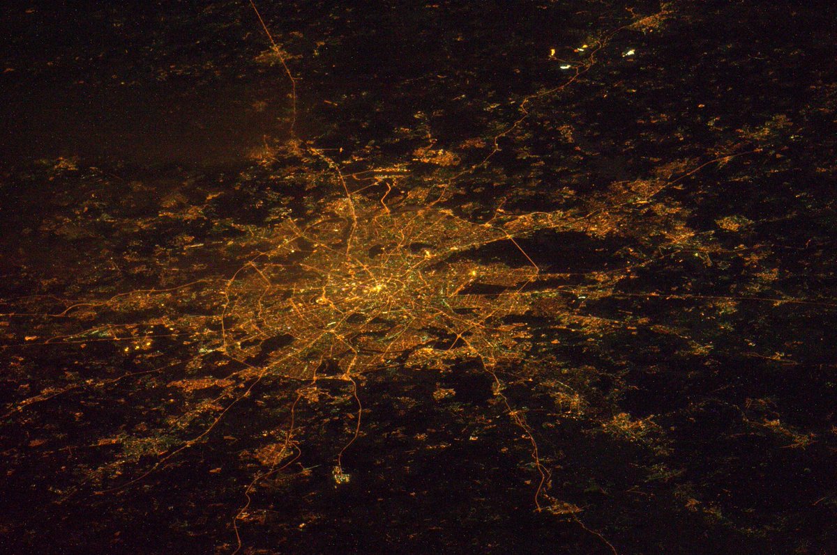 Amazing night view of #Mecca and #Medina | KASKUS